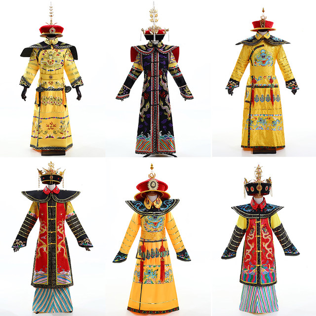 The costumes of the Kangxi Dynasty of Qing Dynasty, the dragon robe, the dragon emperor, the ...