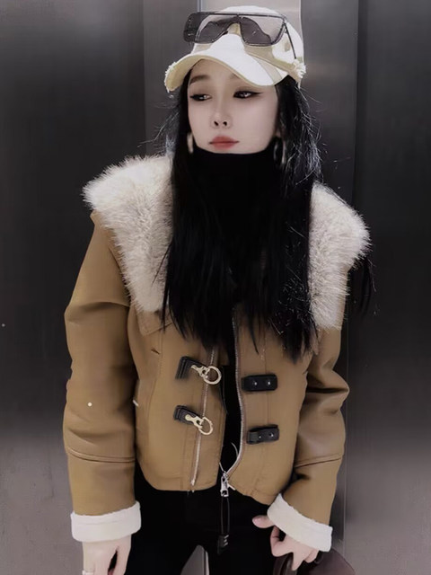 Winter new fur integrated short coat female European cargo retro big ...