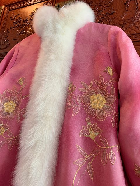 China Wind Palace Palace Zi Silk Handmade Su Embroidered Pan Golden ...