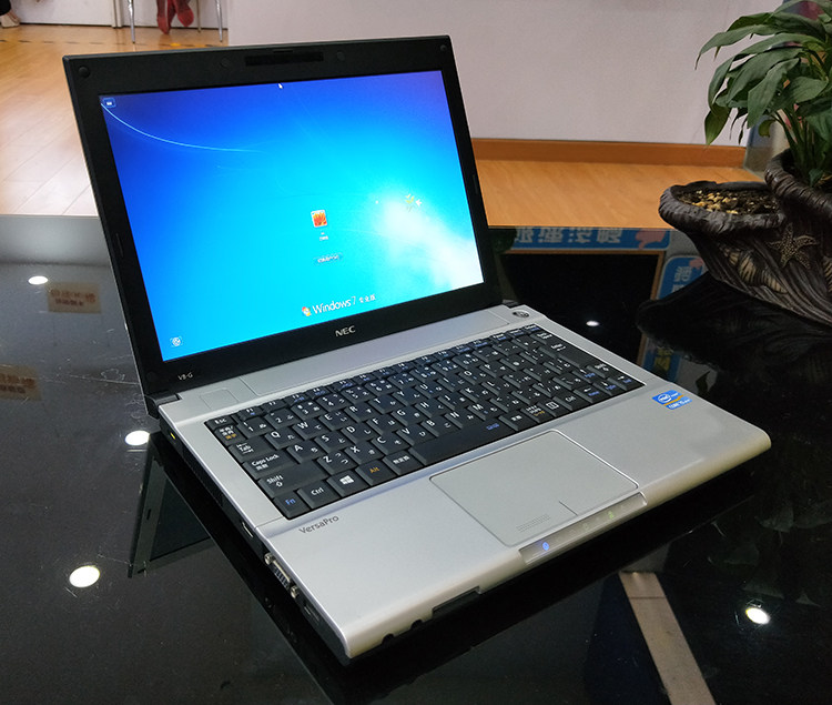 NEC Lz750/nsb i3 Laptop - 15.6 Windows 7 - Business & Gaming
