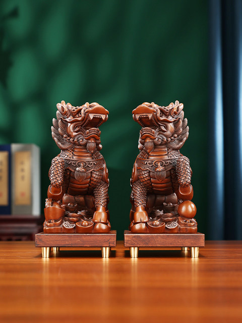 Copper A pair of decorative home decorations.