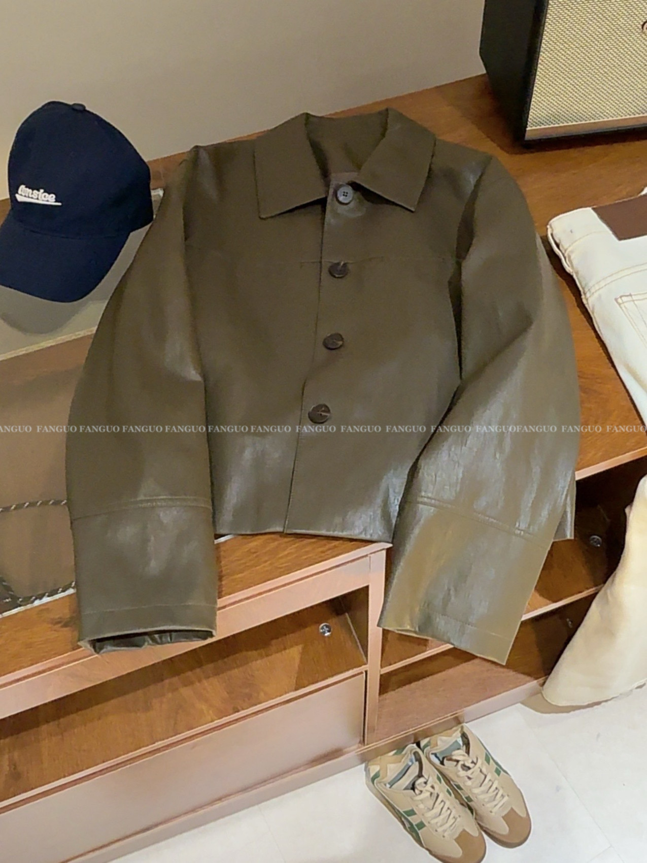 Fried chicken leather looks white and pu leather jacket for women