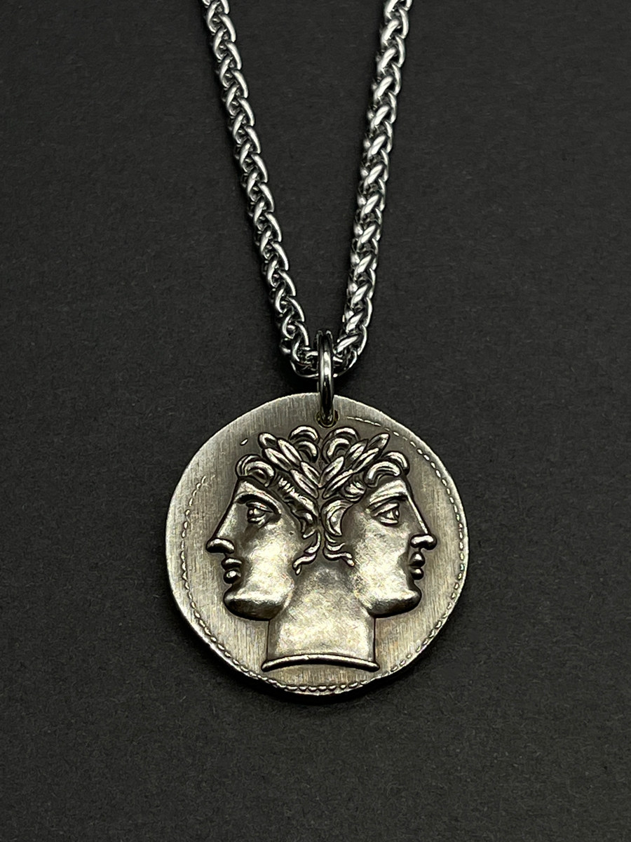 Collier de pièces de monnaie de porte dieu janus double face
