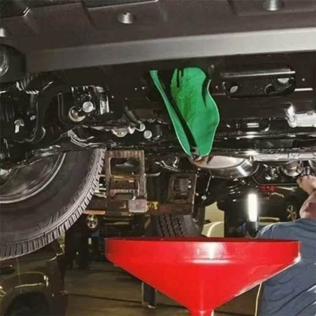 Auto repair tool oil drain artifact oil guide plate anti-splash buffer ...