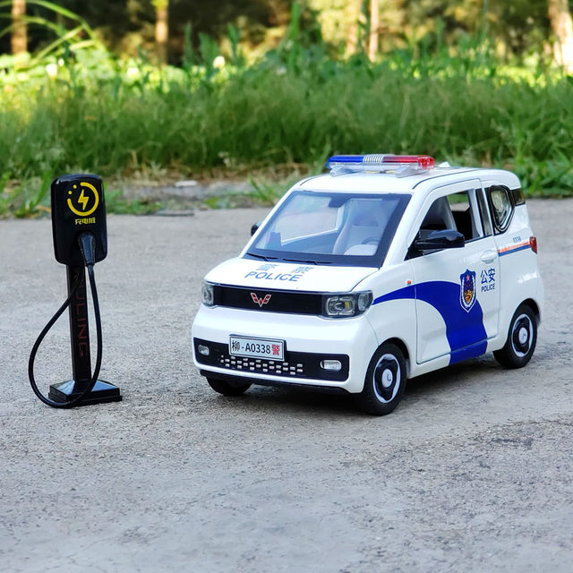 1:24 Wuling Hongguang mini alloy car model boy and children sound and ...