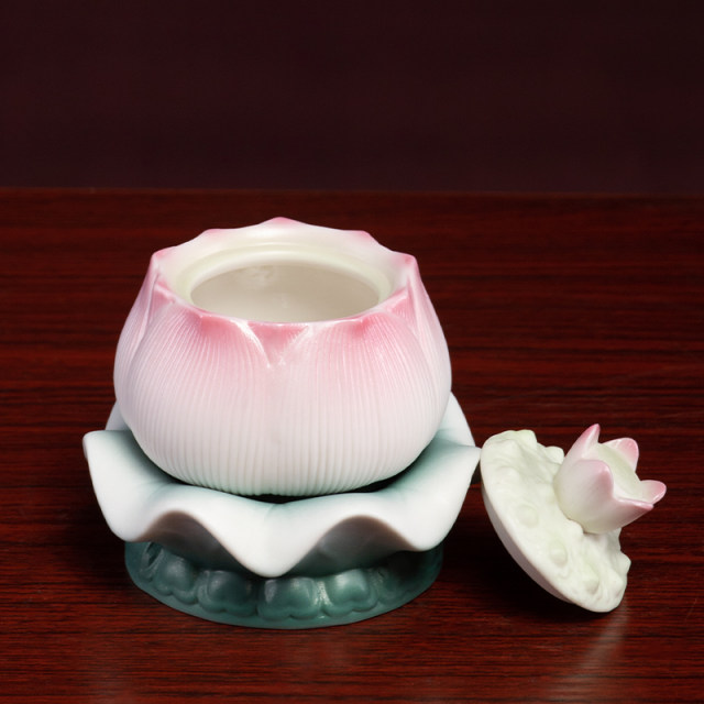 Dai Yutang lotus water supply cup in front of Buddha, purified water ...