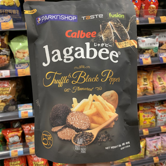 Hong Kong purchasing imported CALBEE Card B house card B truck black pepper -flavored fries bag 85g